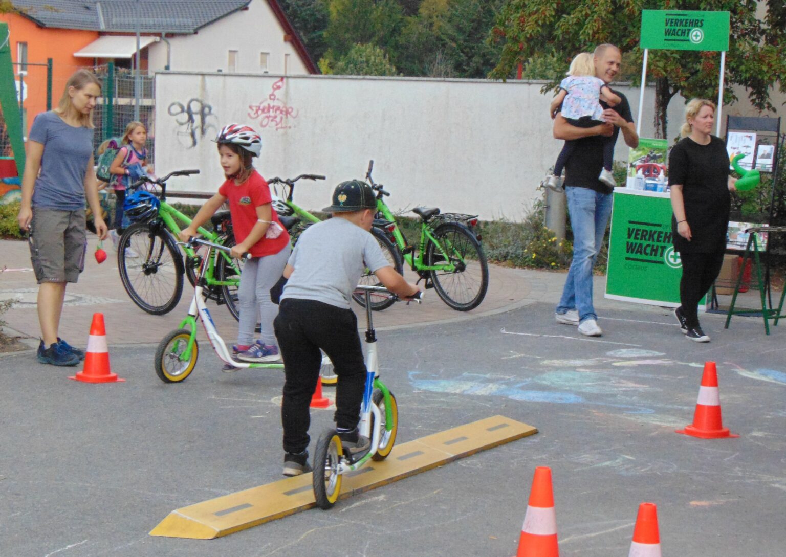Verkehrsgarten, Smoothiebike und Airbrush-Tattoos beim Hoffest ...